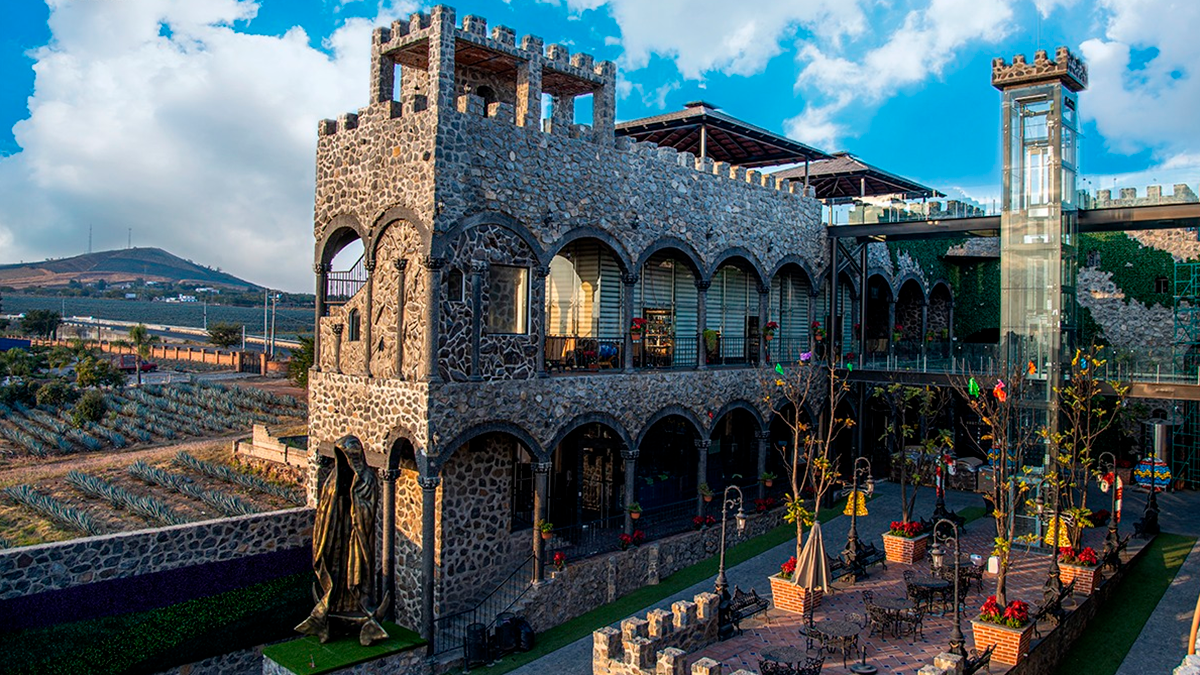 Conoce el único castillo del mundo dedicado al tequila - Revista 360 grados